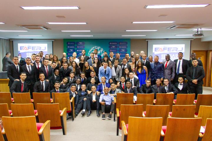 FERJ | Formandos das Turmas 2020 e 2021 da EAFERJ são diplomados